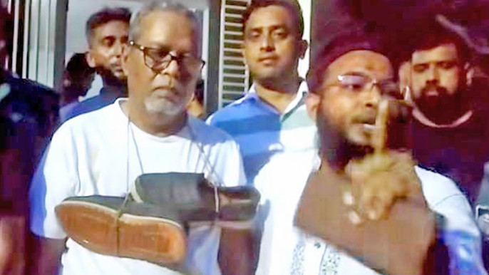 Ex-CEC Nurul Huda held by angry mob, taken to DB custody